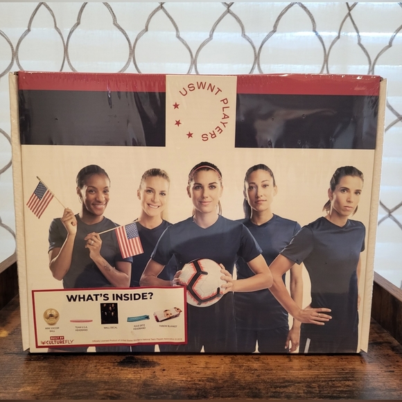 USWNT | Toys | Us Womens Soccer Collector Box | Poshmark